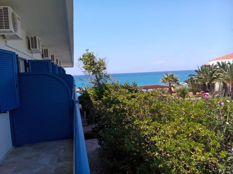ΞΕΝΟΔΟΧΕΙΟ-ΕΣΤΙΑΤΟΡΙΟ | AKROGIALI HOTEL & STUDIOS | ΚΑΛΟ ΝΕΡΟ ...