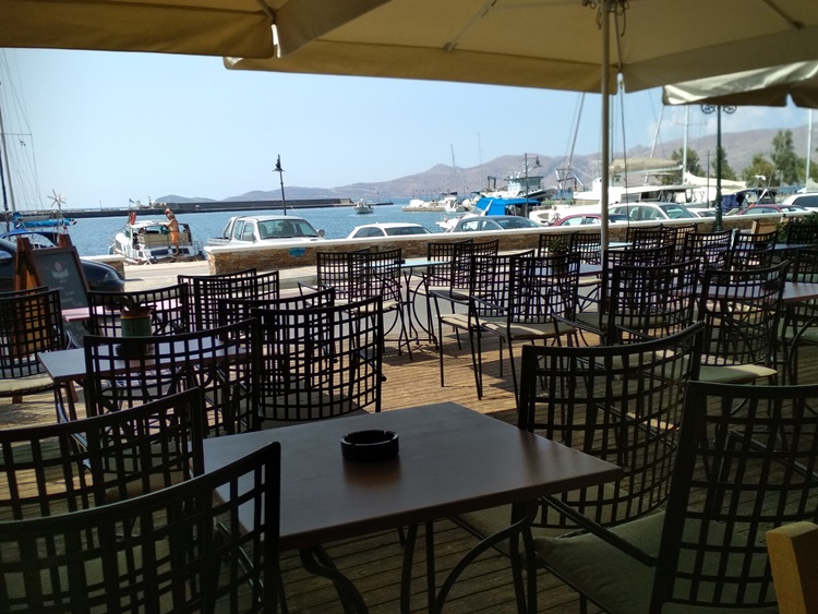 ΚΑΦΕΤΕΡΙΑ ΚΑΦΕ ΜΠΑΡ ΚΑΡΥΣΤΟΣ | BLACK PEARL - Greekcatalog.net