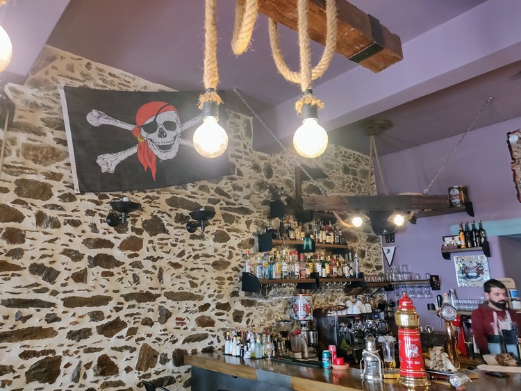 ΚΑΦΕΤΕΡΙΑ ΚΑΦΕ ΜΠΑΡ ΚΑΡΥΣΤΟΣ | BLACK PEARL - Greekcatalog.net